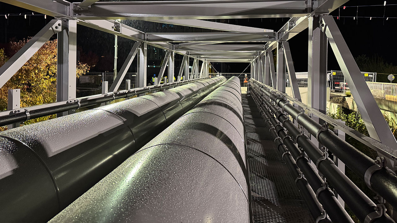 Pipe bridge over the A4: BRUGG Pipes supplies district heating pipes ...